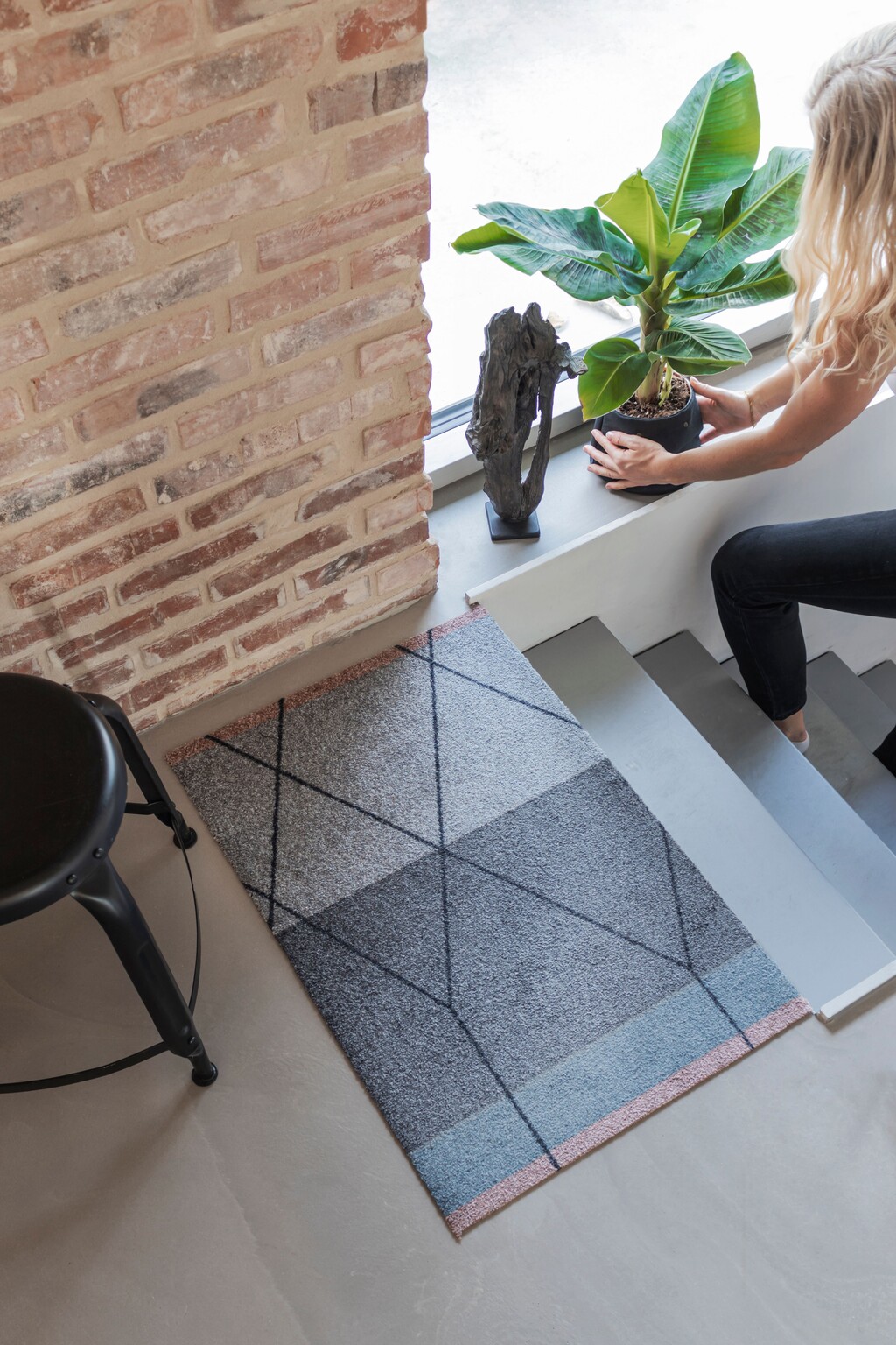 Mette Ditmer Linea All-round Gulvmåtte S 80 cm, Dark Grey - Gulvtæpper ...