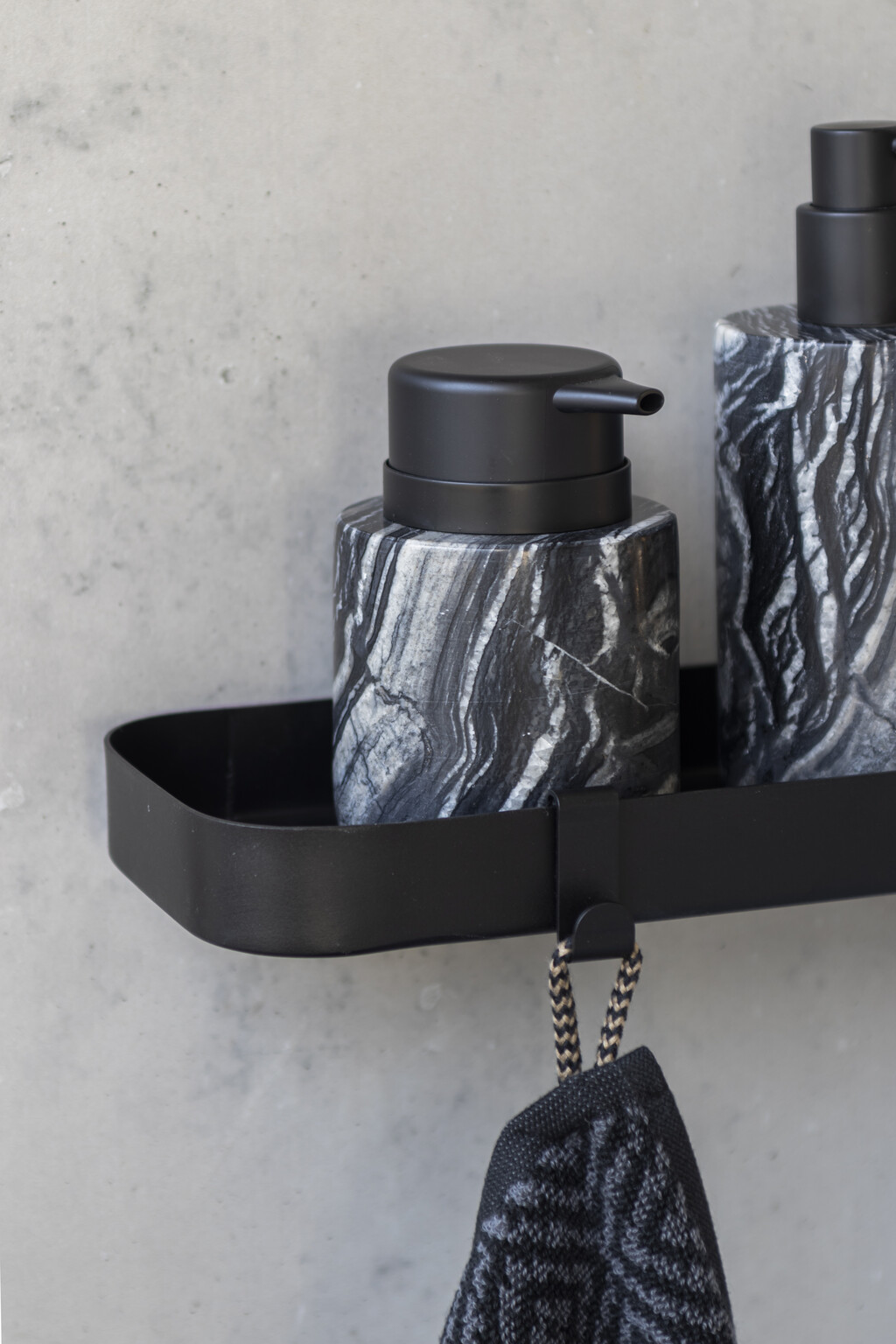 Mette Ditmer Carry Knager 6 stk. 1,7 cm, Sort - Knager & Knagerækker ...